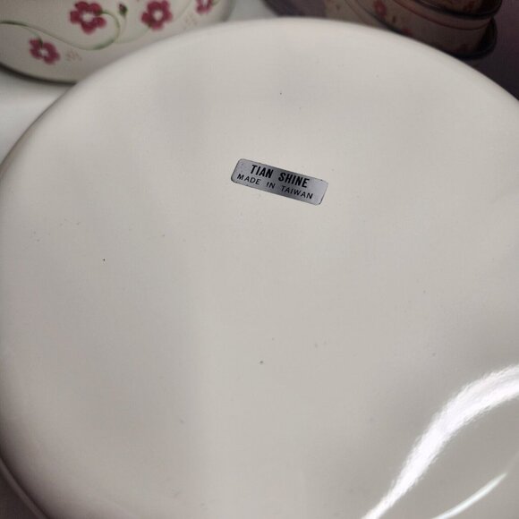 Kobe Kitchen | Kitchen | Vintage Kobe Set 3 Enamel Metal Nesting Mixing ...